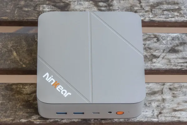Ninkear M8 Mini-PC: winziges Gehäuse mit Ryzen 7 im Kern